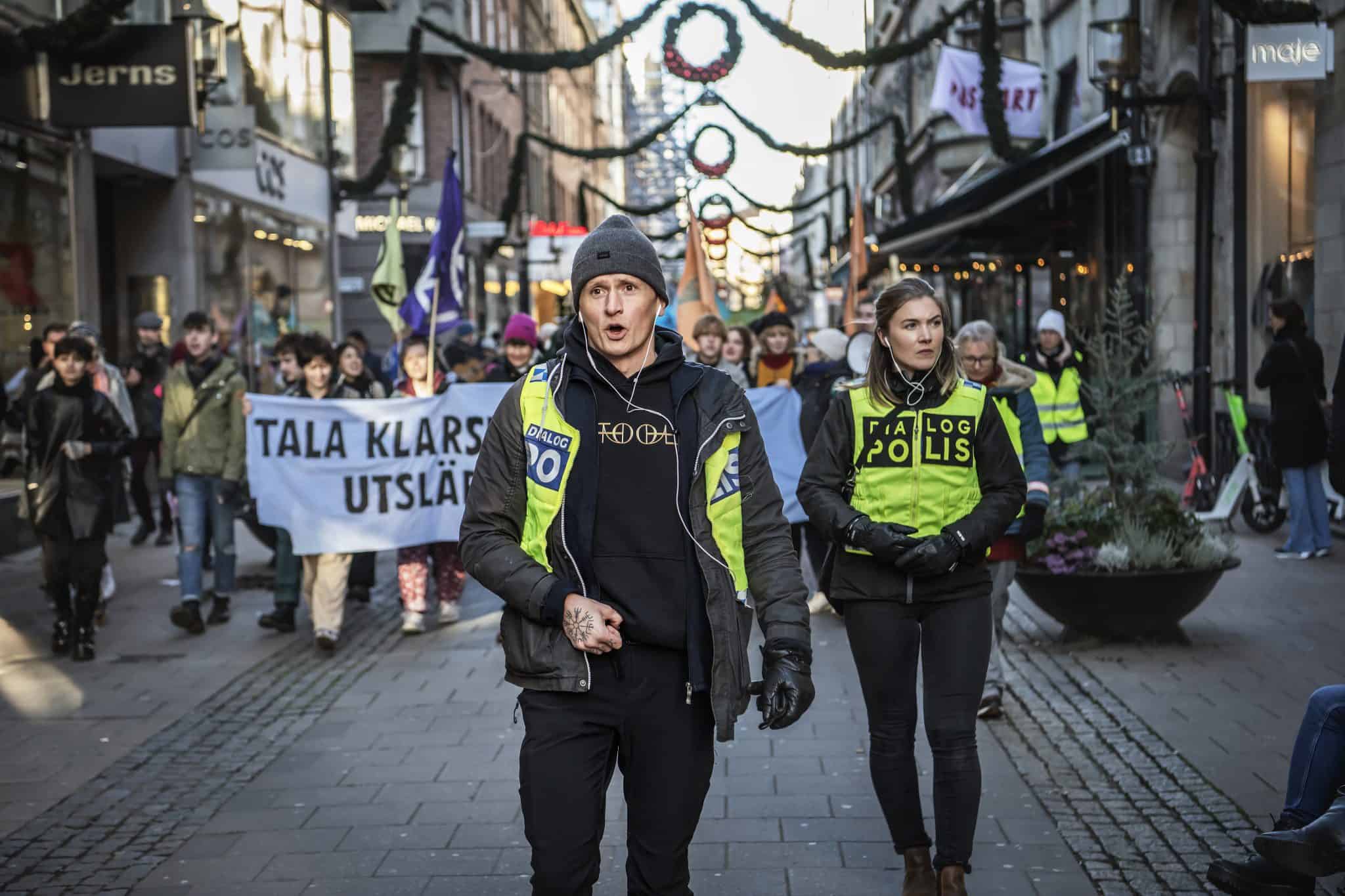 Gränsen mellan piketen och Nationella Insatsstyrkan granskas ...